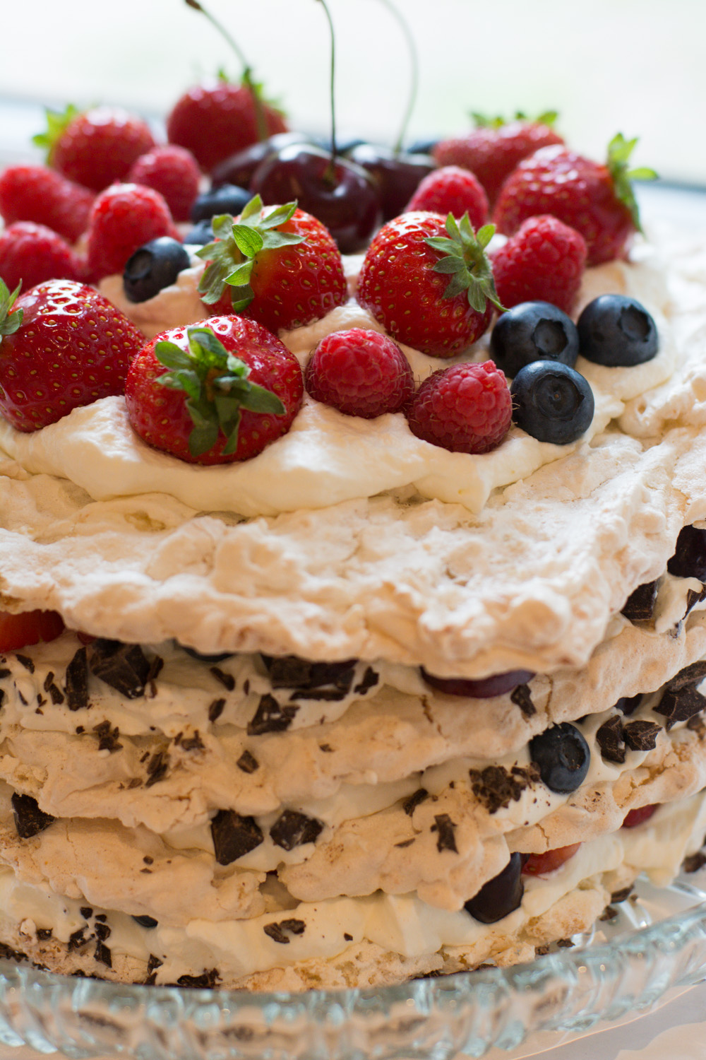 Fragilite med marcipan og friske bær – MostlyCakes