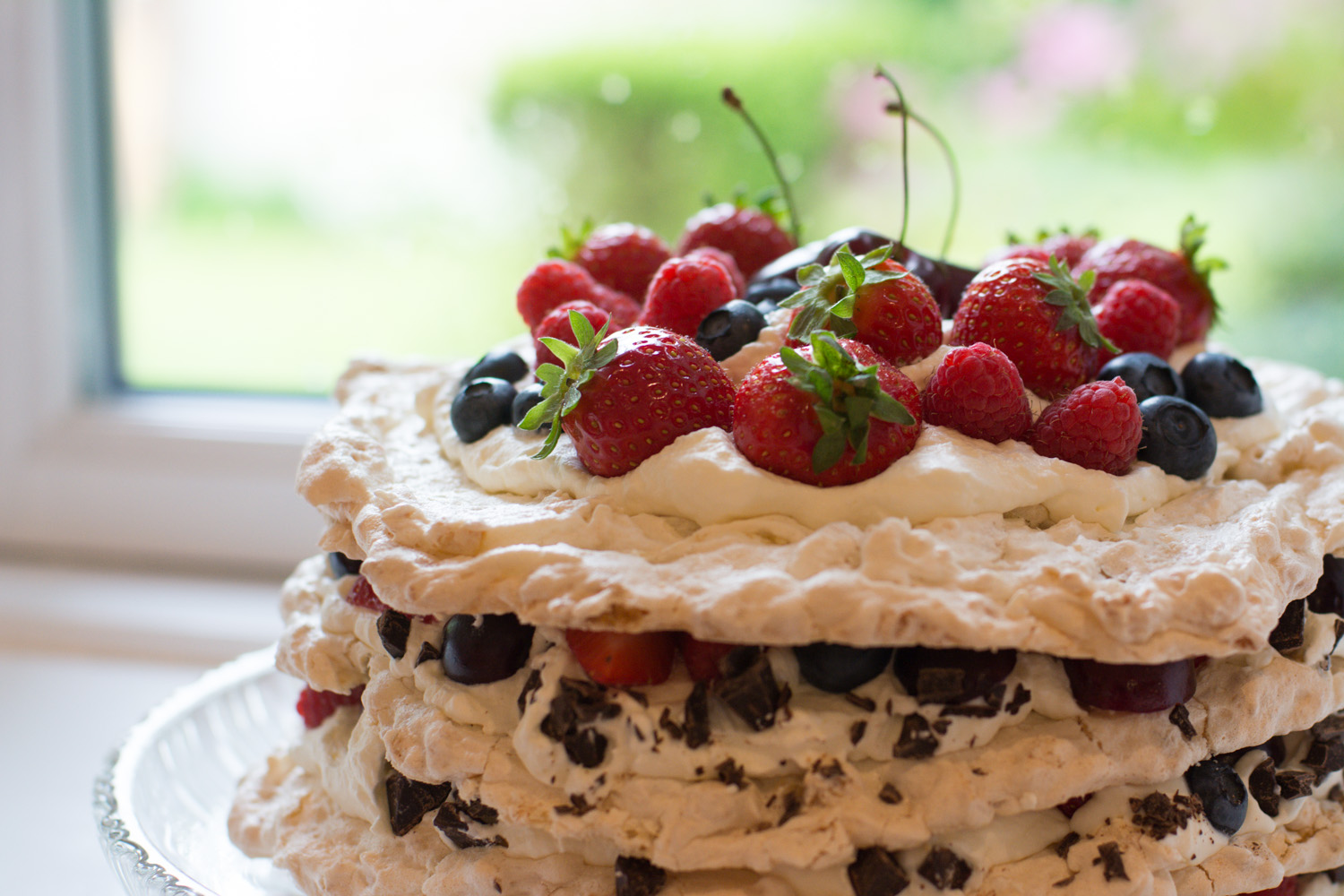 Fragilite med marcipan og friske bær – MostlyCakes